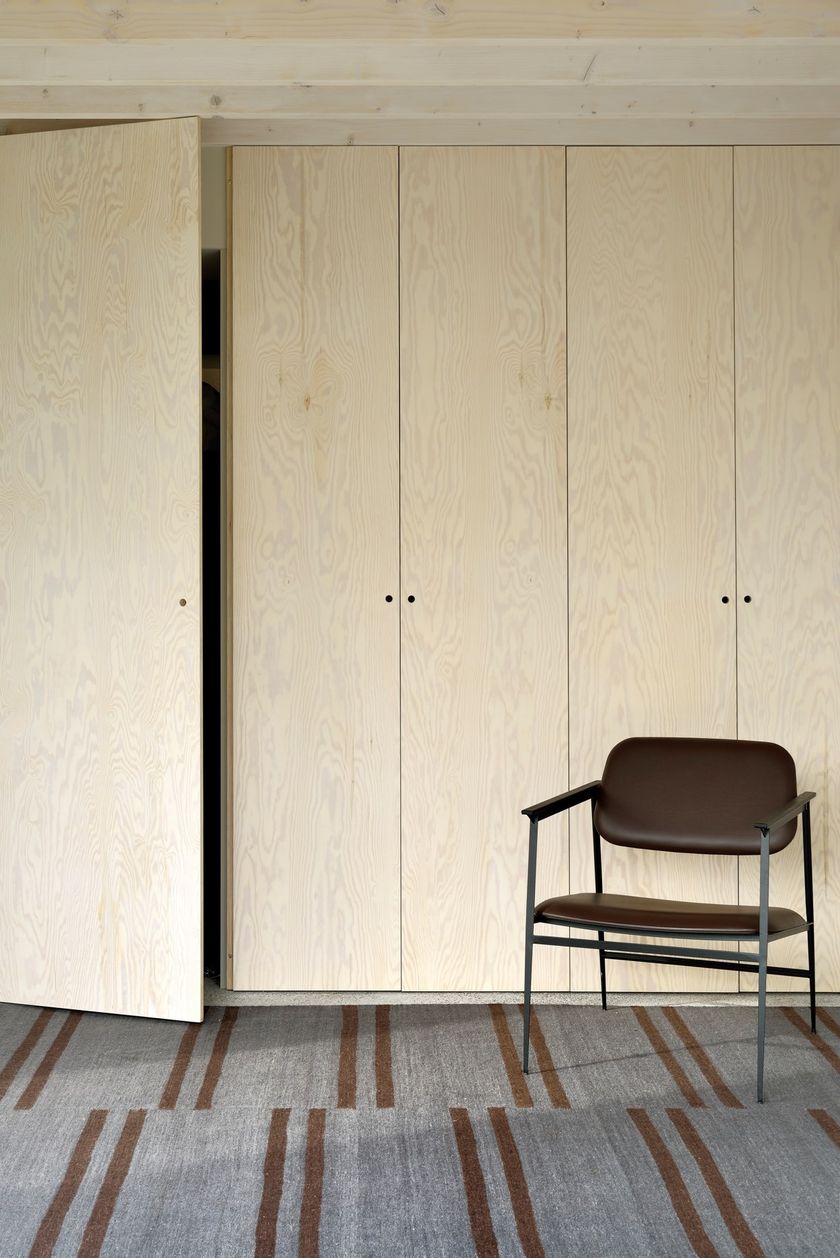 DC | Leather easy chair By Ethnicraft design Djordje Cukanovic