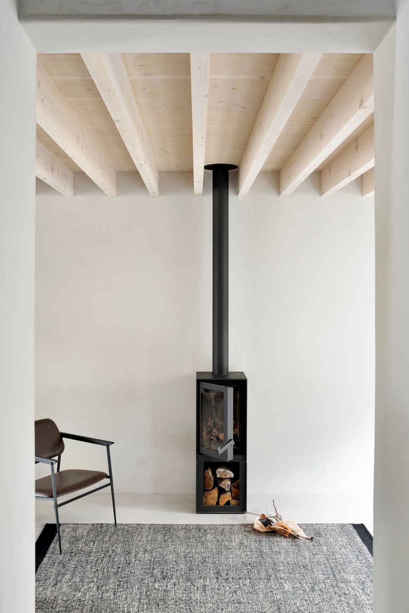 DC | Leather easy chair By Ethnicraft design Djordje Cukanovic