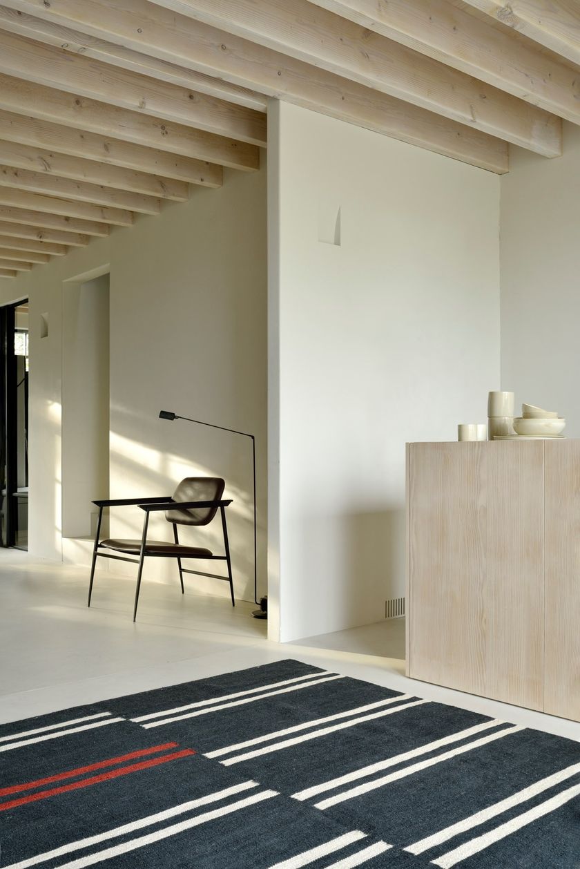 DC | Leather easy chair By Ethnicraft design Djordje Cukanovic