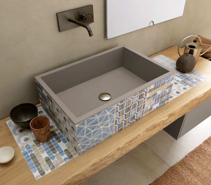 DECÒ 06 Mueble bajo lavabo suspendido de madera con espejo By Archeda