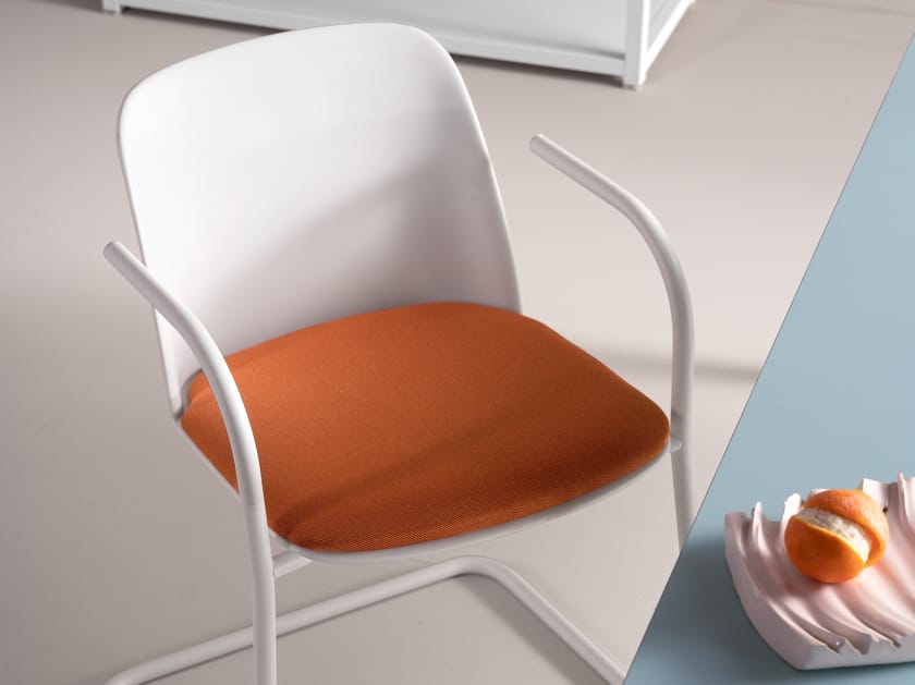 DEEP PLASTIC | Sedia a slitta By Quinti Sedute design Archirivolto