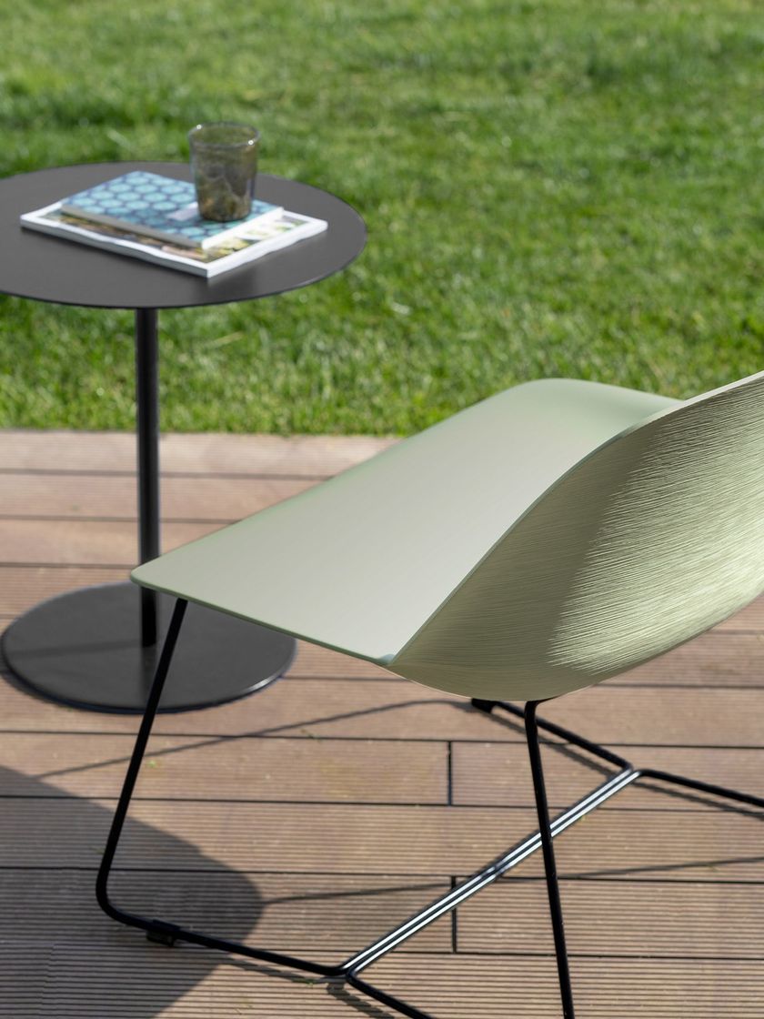 DEEP XL | Sled base easy chair Sled base plastic easy chair By Quinti ...