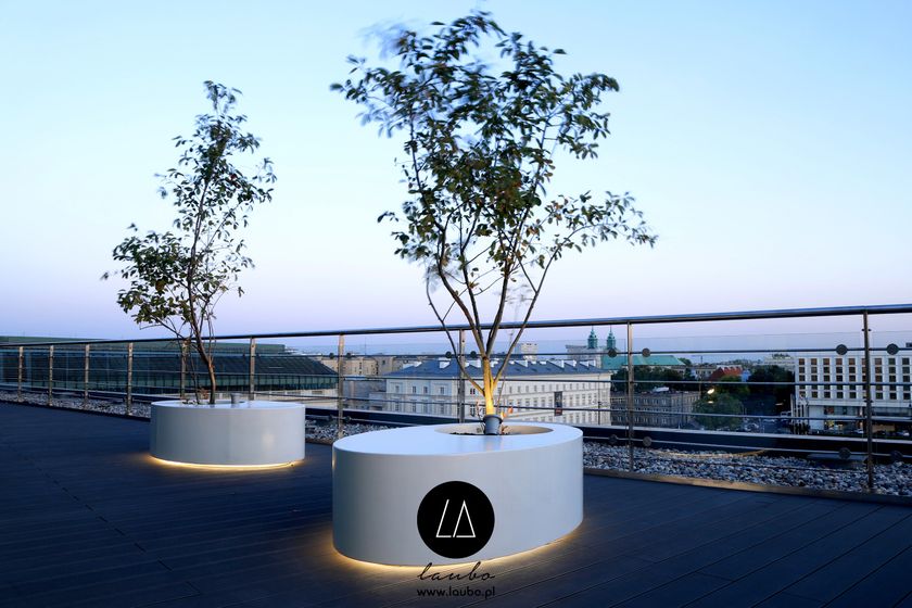 Metal planter DESIGN OVO By Laubo