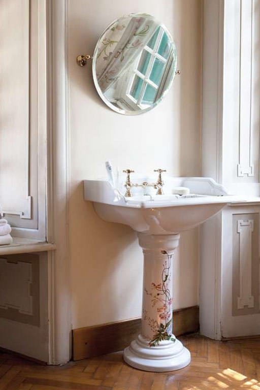 Tilting round wall-mounted mirror DIANA By Gentry Home