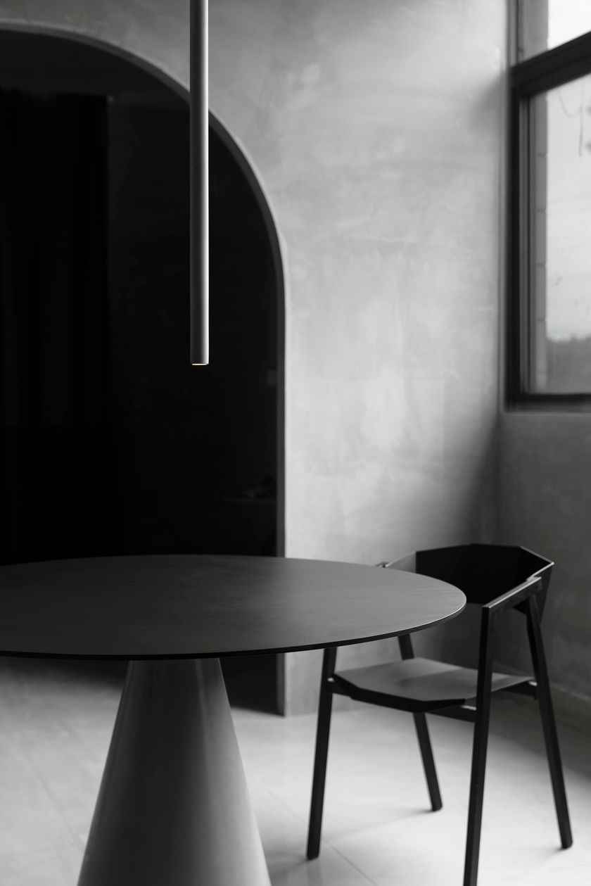 DING | Concrete table By Bentu Design