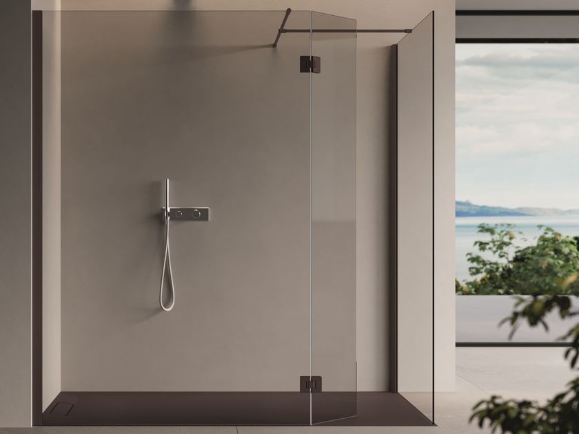 WALK-IN 4 Doccia walk-in angolare con porta a battente By DISENIA