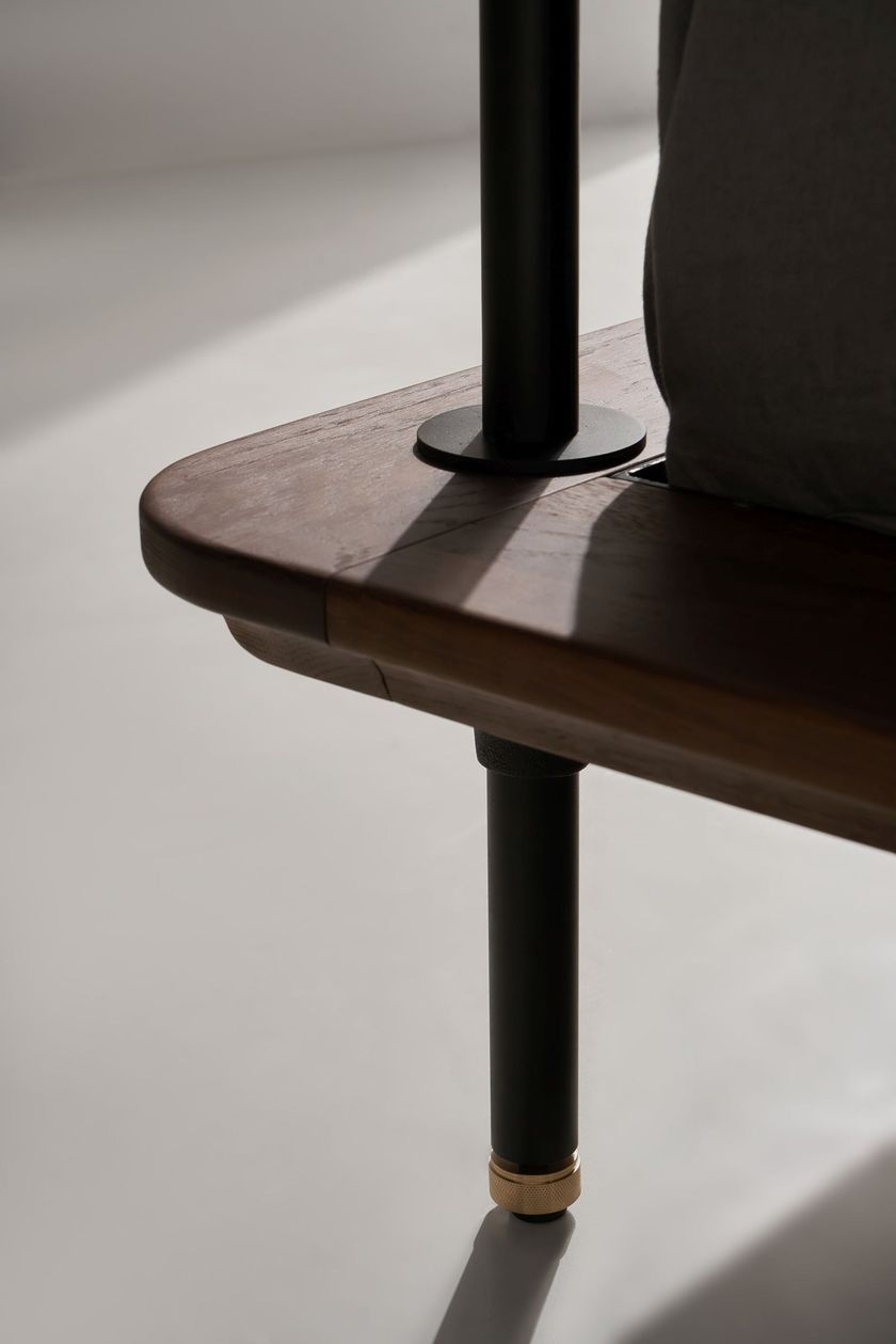DISTRIKT | Canopy bed By District Eight
