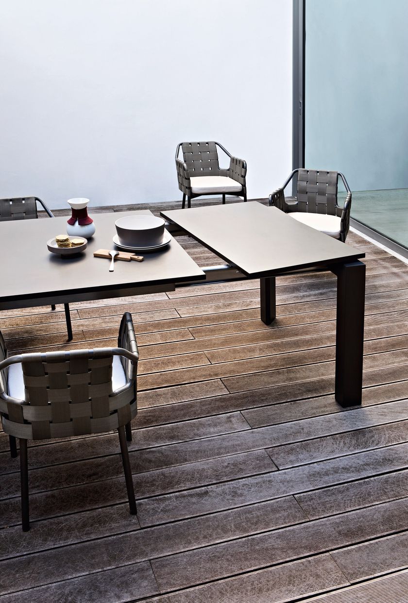 DOLMEN | Table By Varaschin