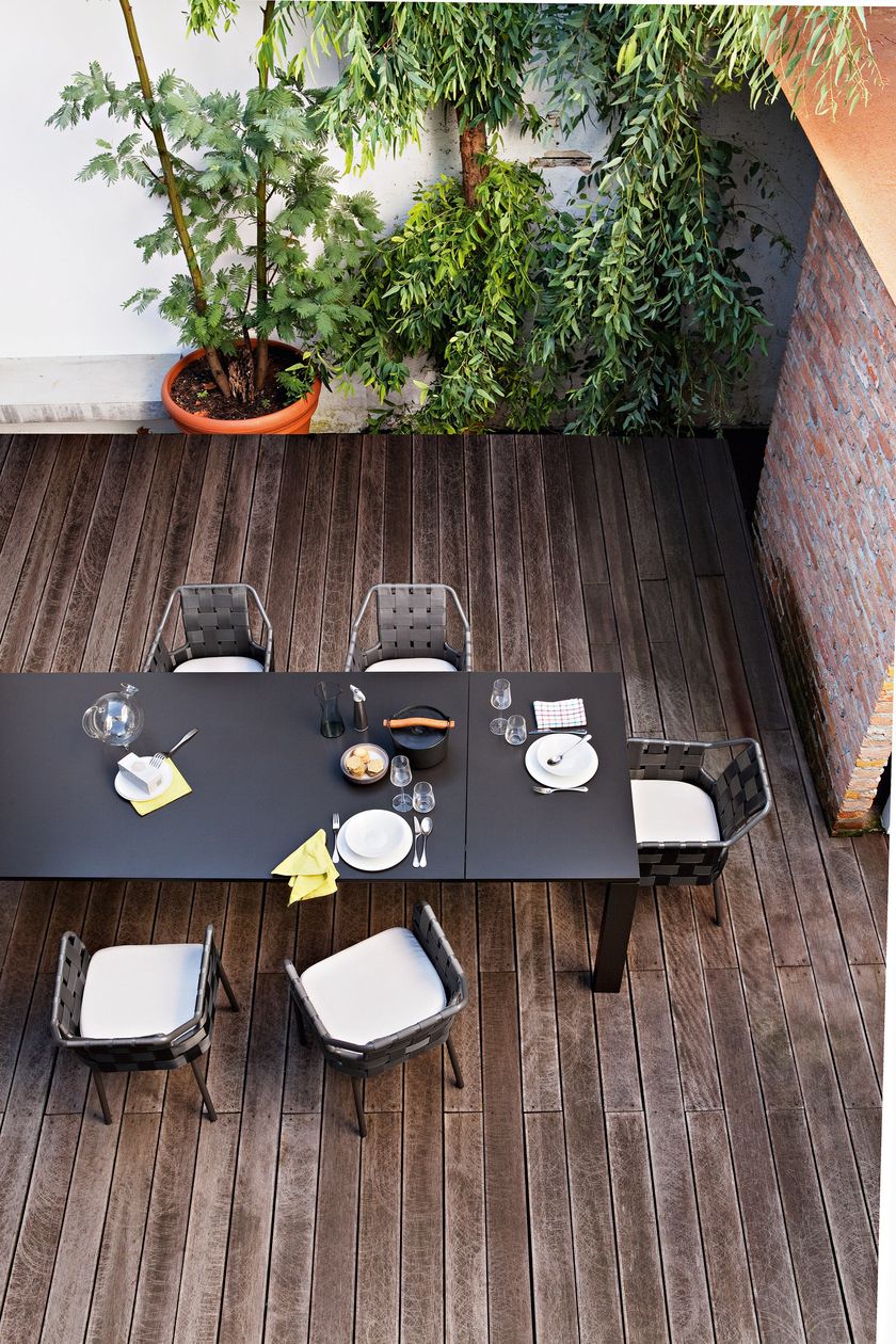 DOLMEN | Table By Varaschin