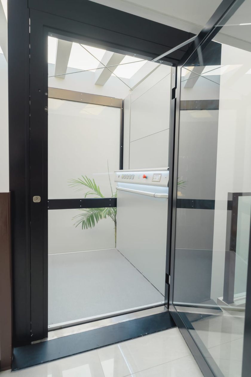 DOMOFLEX 2 INDOOR 电梯 By AREALIFT