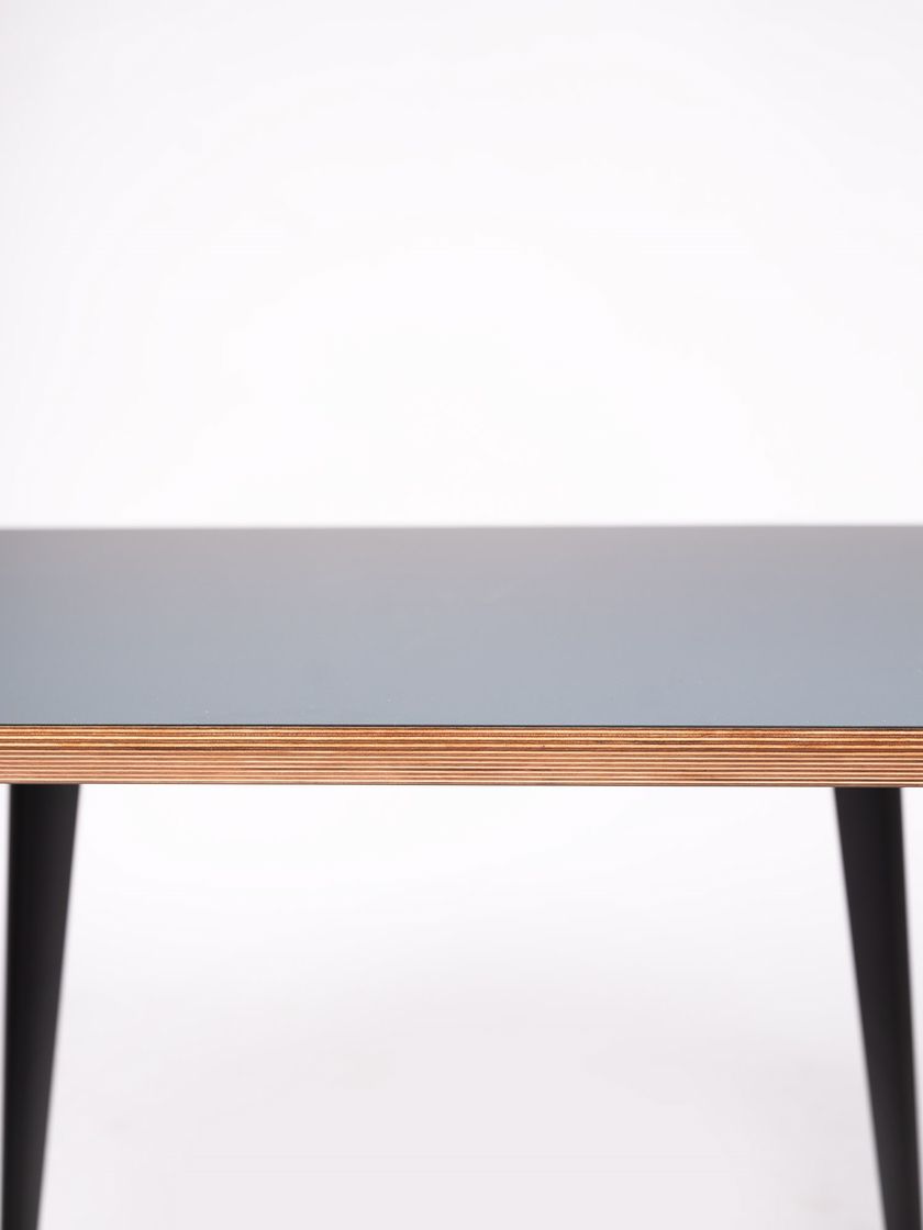 DON | Table carrée Collection Don By ONDARRETA design Nadia Arratibel