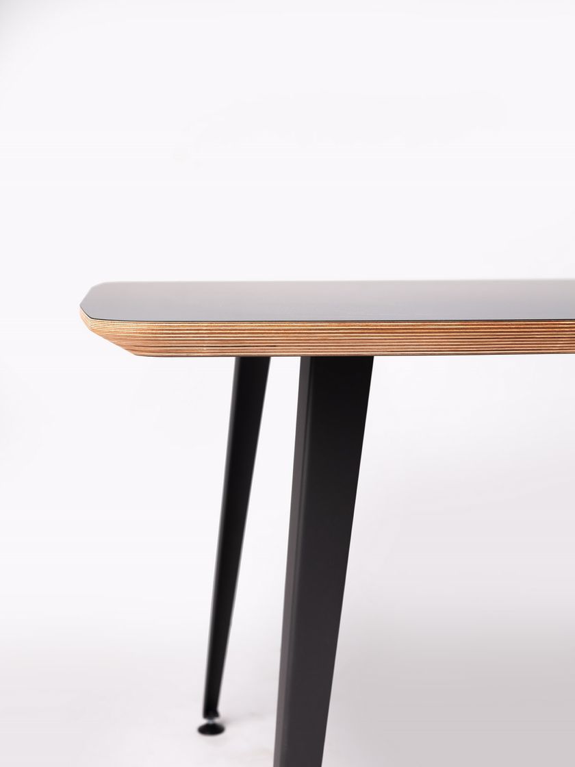 DON | Table carrée Collection Don By ONDARRETA design Nadia Arratibel