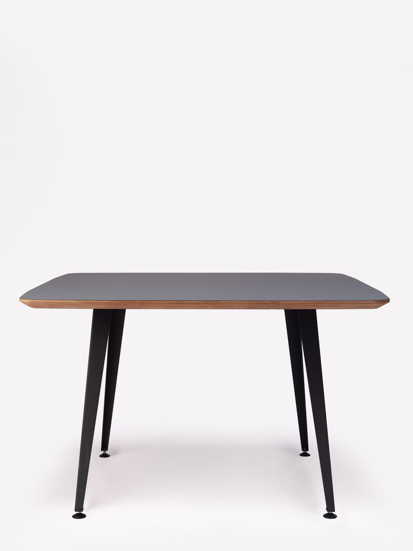 DON | Table carrée Collection Don By ONDARRETA design Nadia Arratibel
