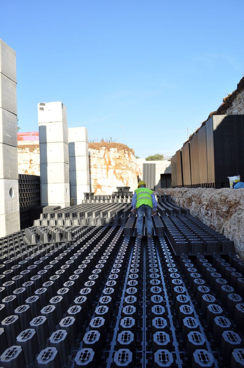 Elemento e canale di drenaggio DRAINPANEL - Geoplast