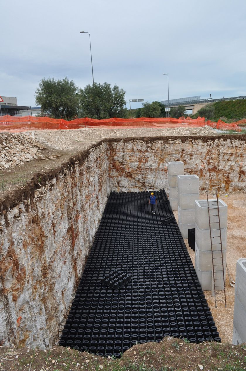 Elemento e canale di drenaggio DRAINPANEL - Geoplast