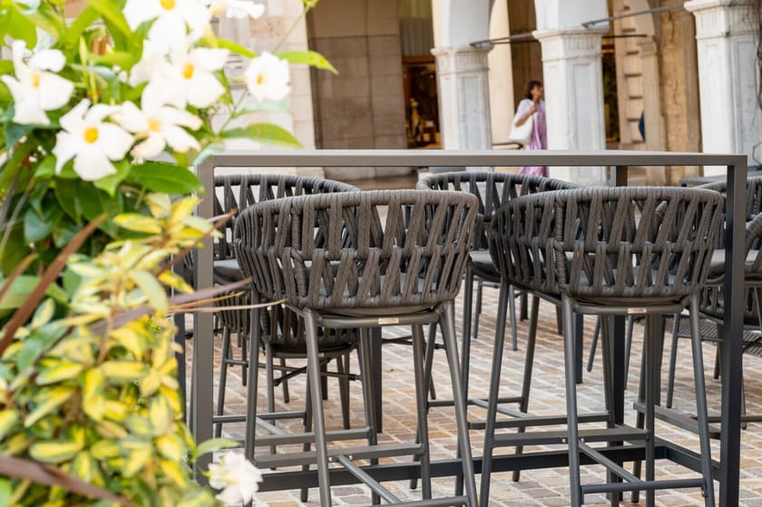 DROP High garden stool with back By DRIGANI