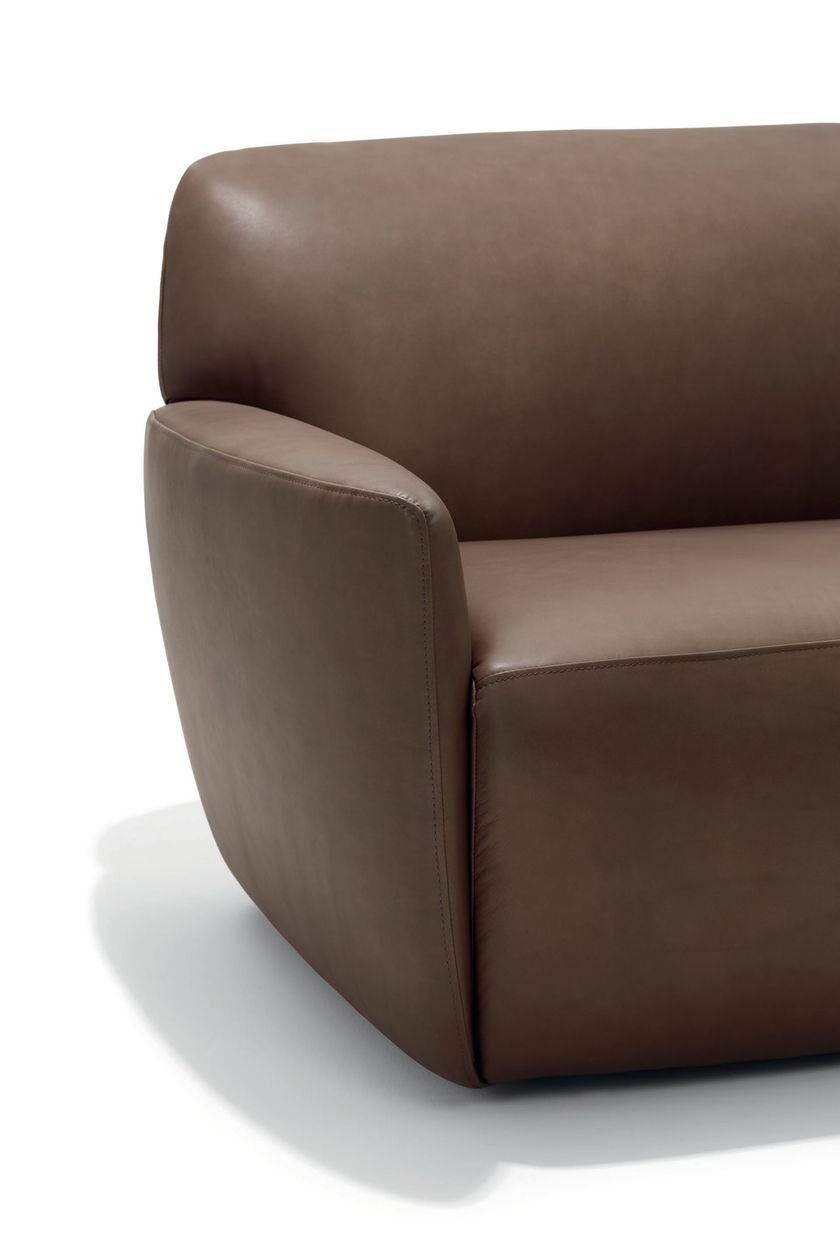 AMI Curved leather sofa By De Padova | design Yabu Pushelberg