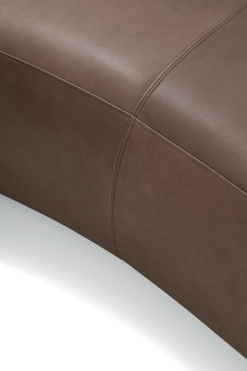 AMI Curved leather sofa By De Padova | design Yabu Pushelberg