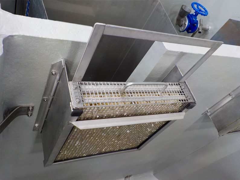 Oil separator, de-oiler and grease separator De-oiler and grease ...