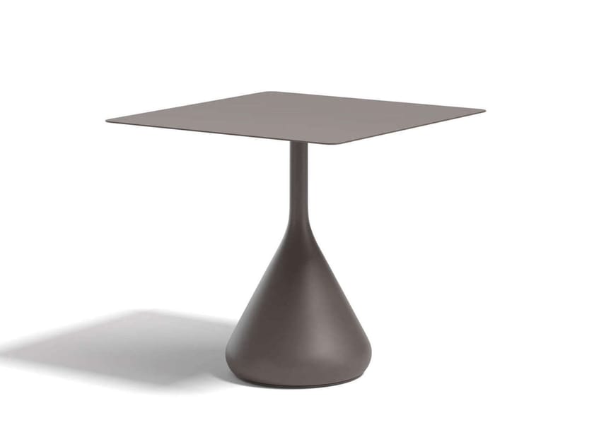 SATELLITE Garden table By DEDON | design Jean-Marie Massaud