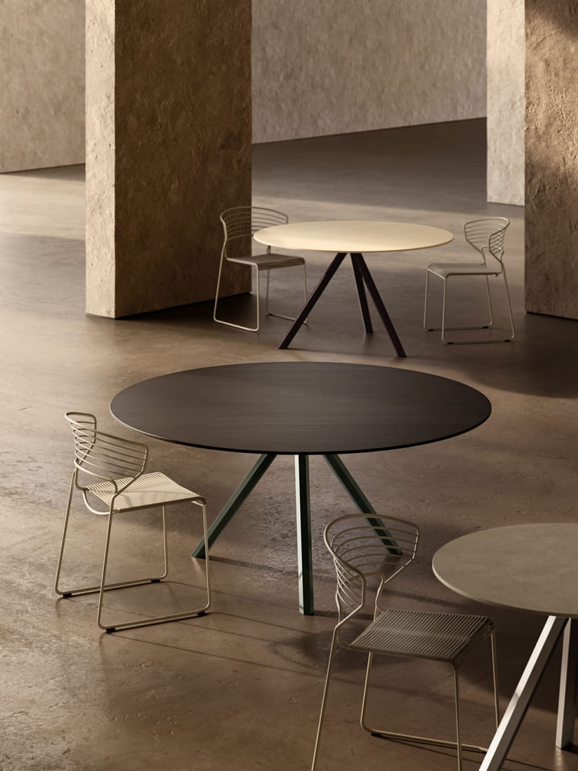 HEB ROUND Table By Desalto | design Francesco Rota