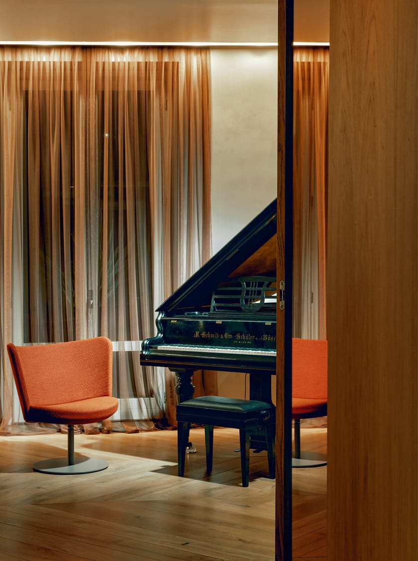 EMBROIDERY SIMPLE easy chair By Cappellini design Johan Lindstén