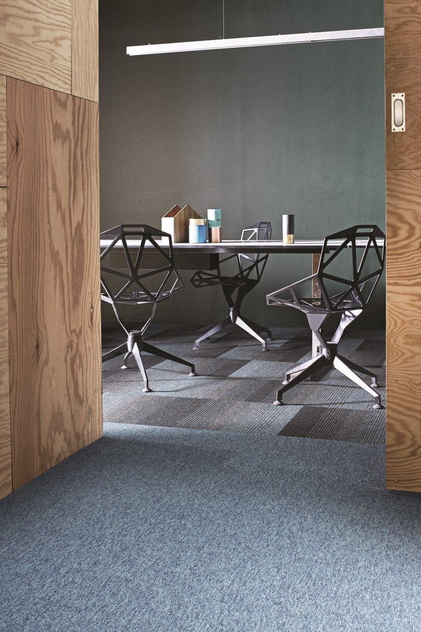 EMPLOY LOOP Moquette in Nylon® a quadrotte By Interface®