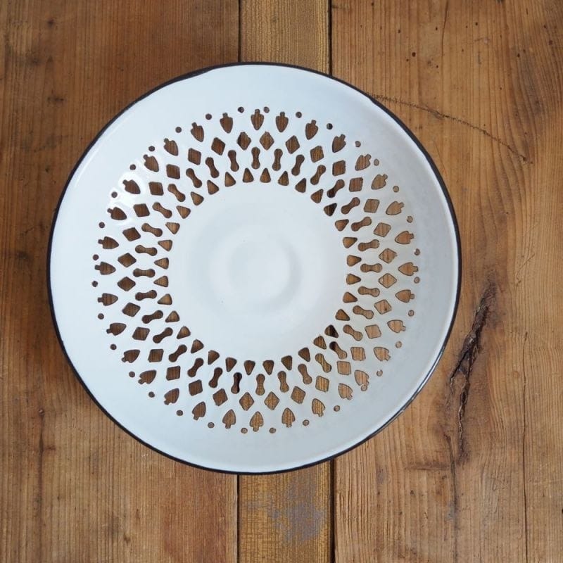 Enamelled metal fruit bowl ENAMEL FLAT COLANDER By ZANGRA