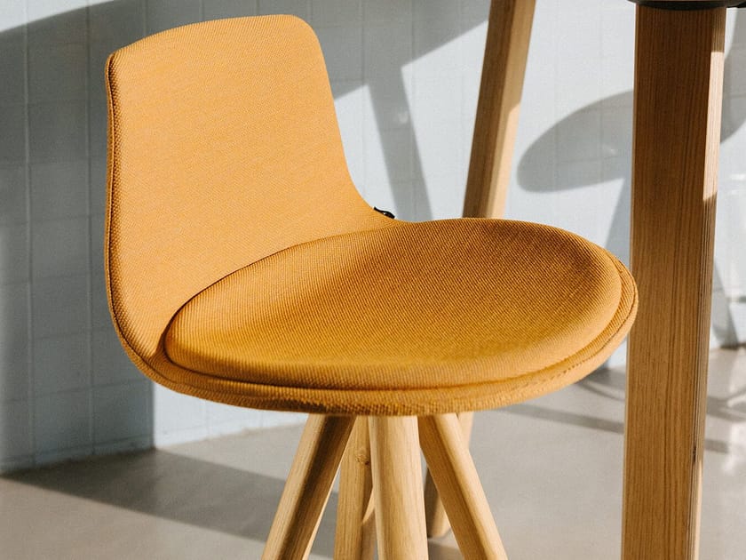 LOTTUS SPIN WOOD Stool By ENEA