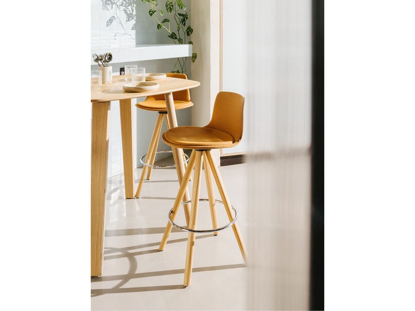 LOTTUS SPIN WOOD Stool By ENEA