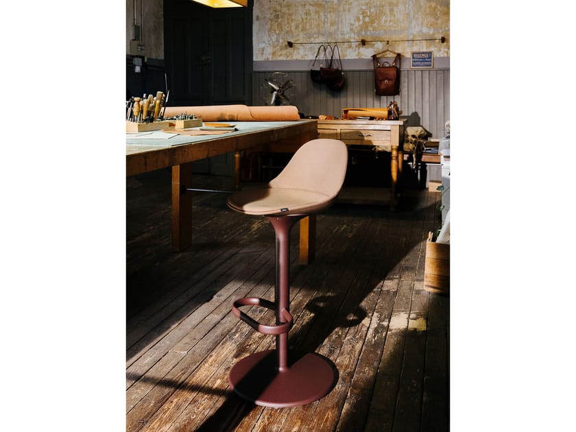 MATE LIFT Stool By ENEA