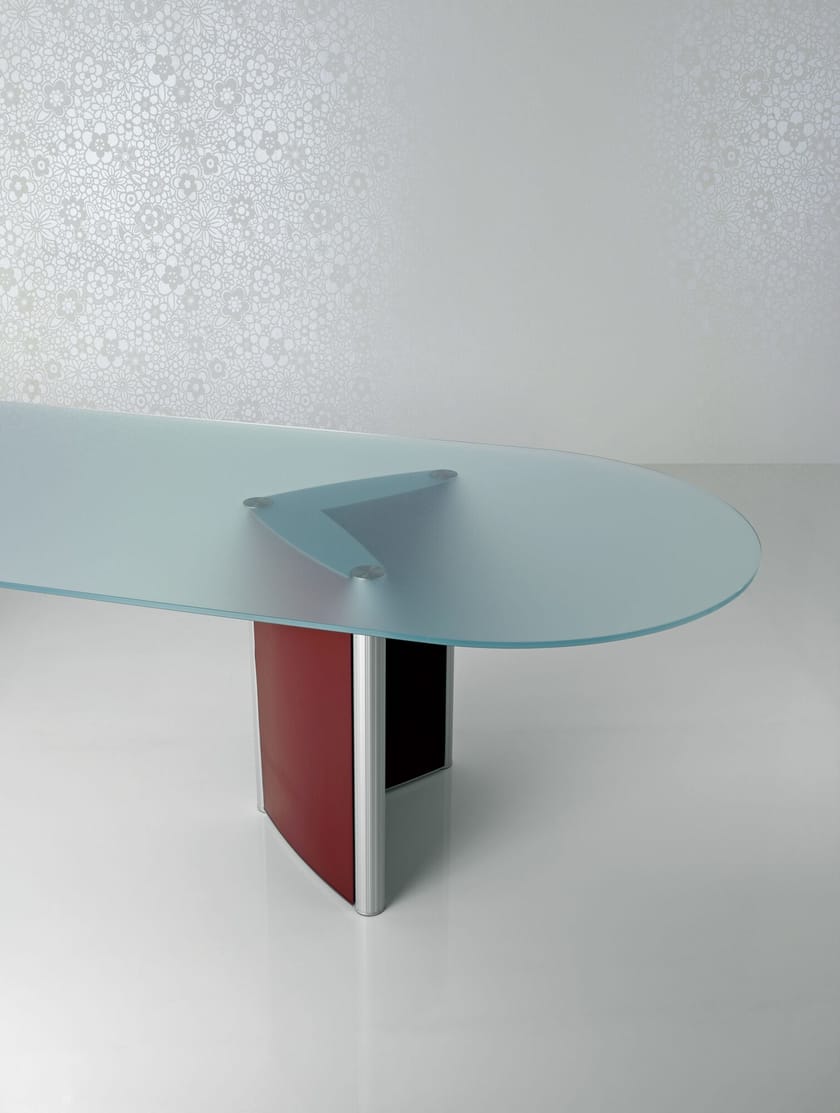 VALEO Rectangular glass meeting table By ENRICO PELLIZZONI | design EPCR