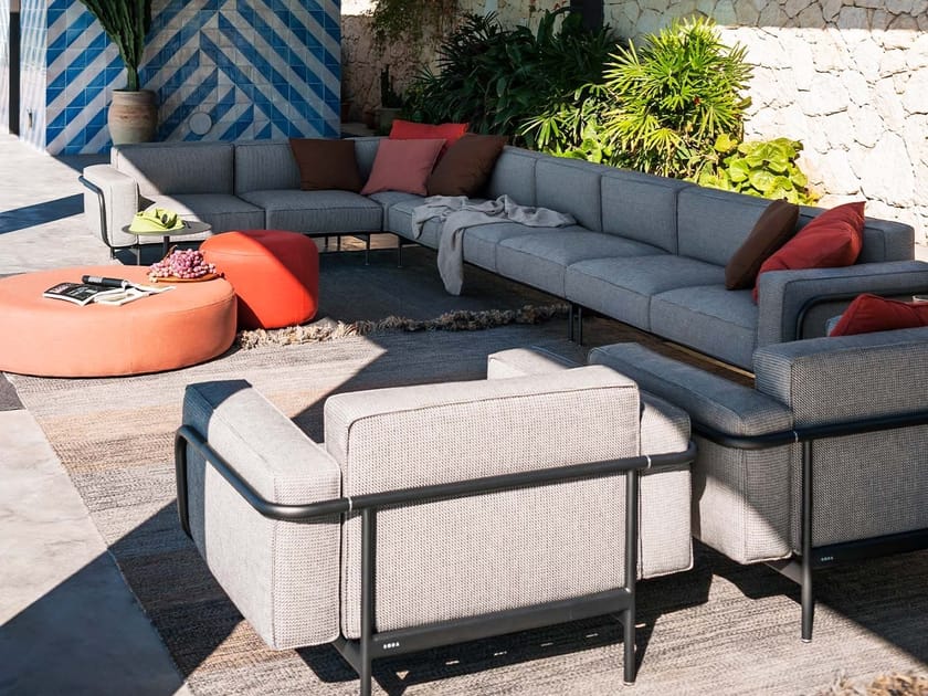 ESTENDO | Modulares Gartensofa By RODA Design Luca Pevere
