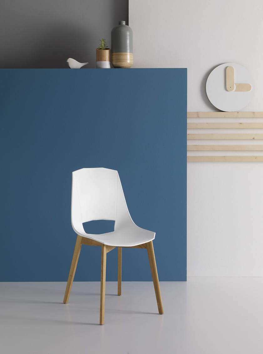 EVA 5 chair By Pointhouse