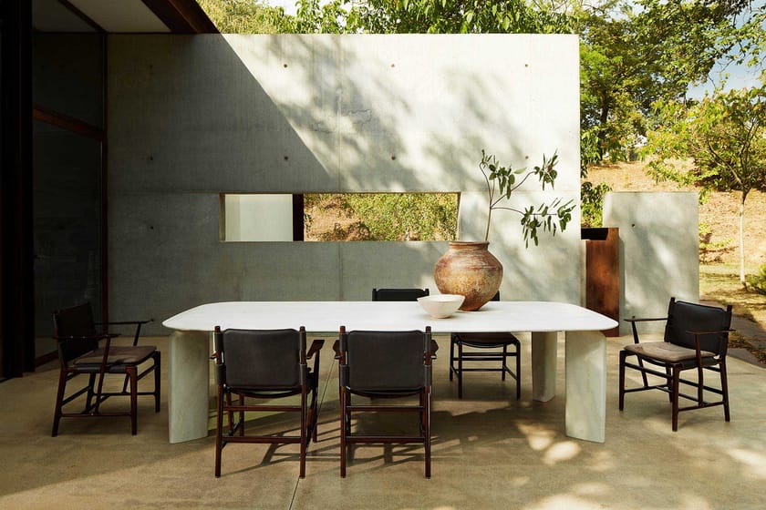 GIOTTO Rectangular travertine garden table By Exteta