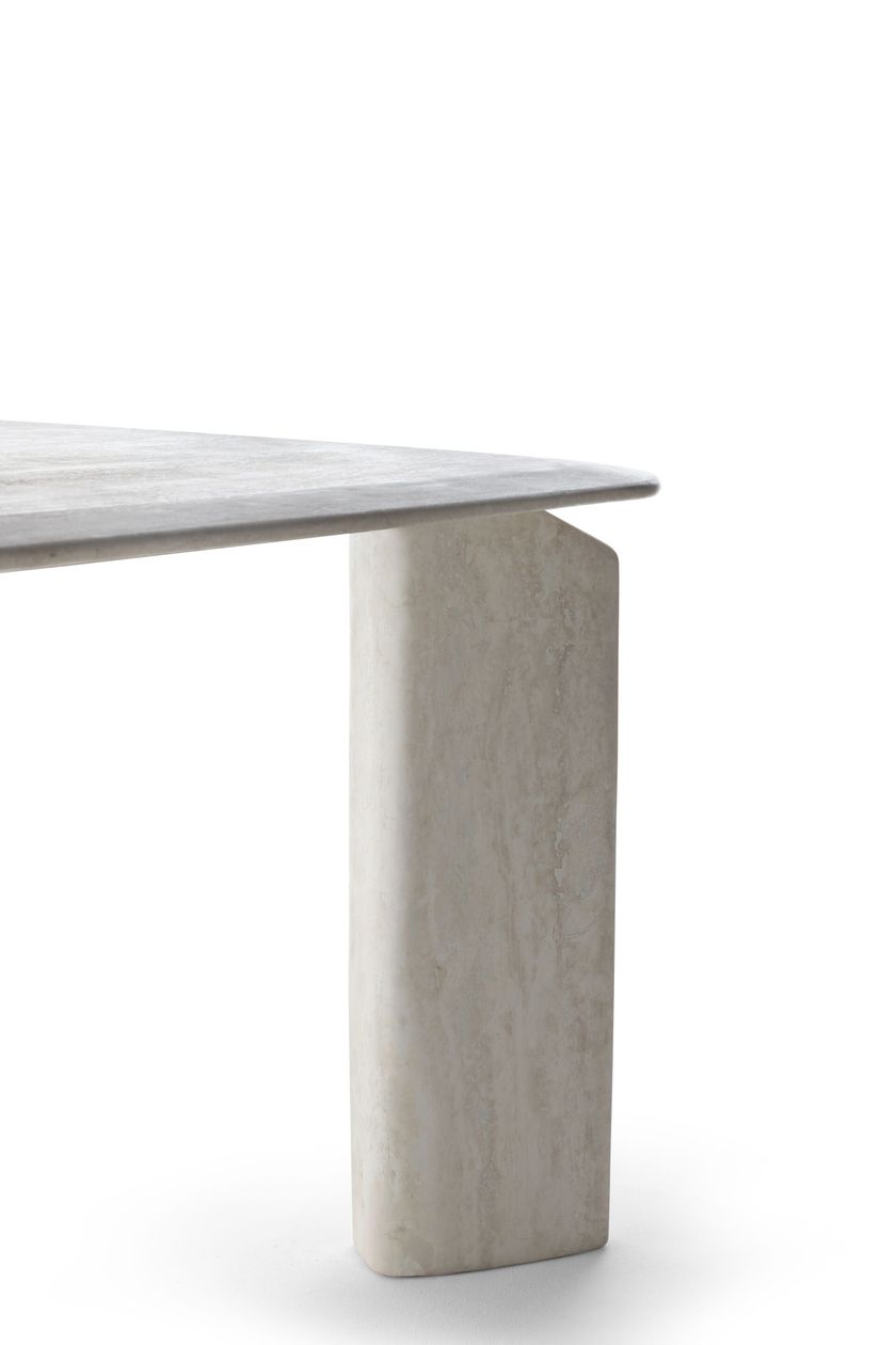 GIOTTO Rectangular travertine garden table By Exteta