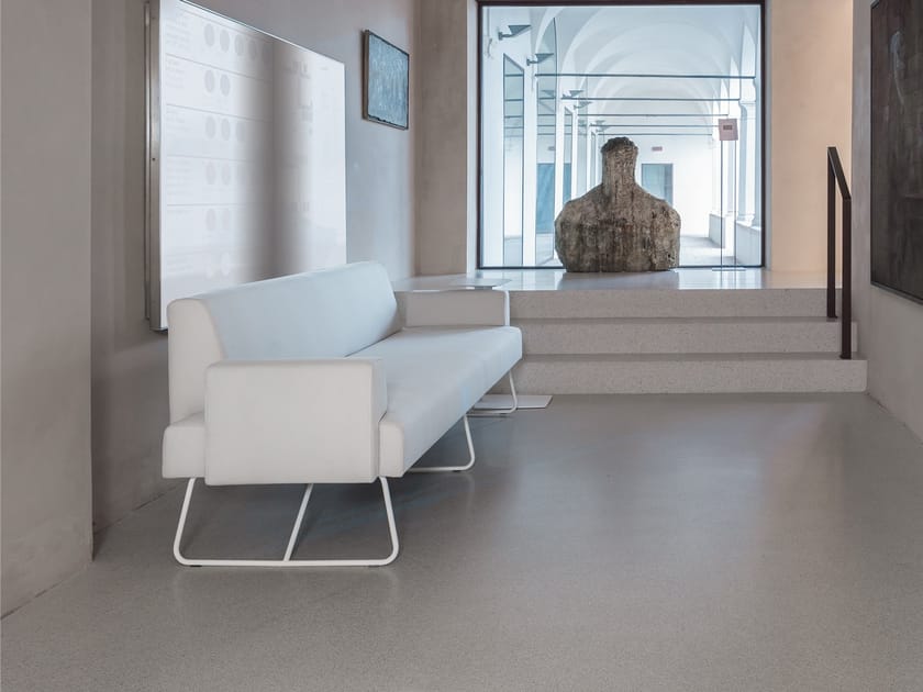 FEDRA Divano in tessuto a 3 posti By FREZZA | design d. Flux