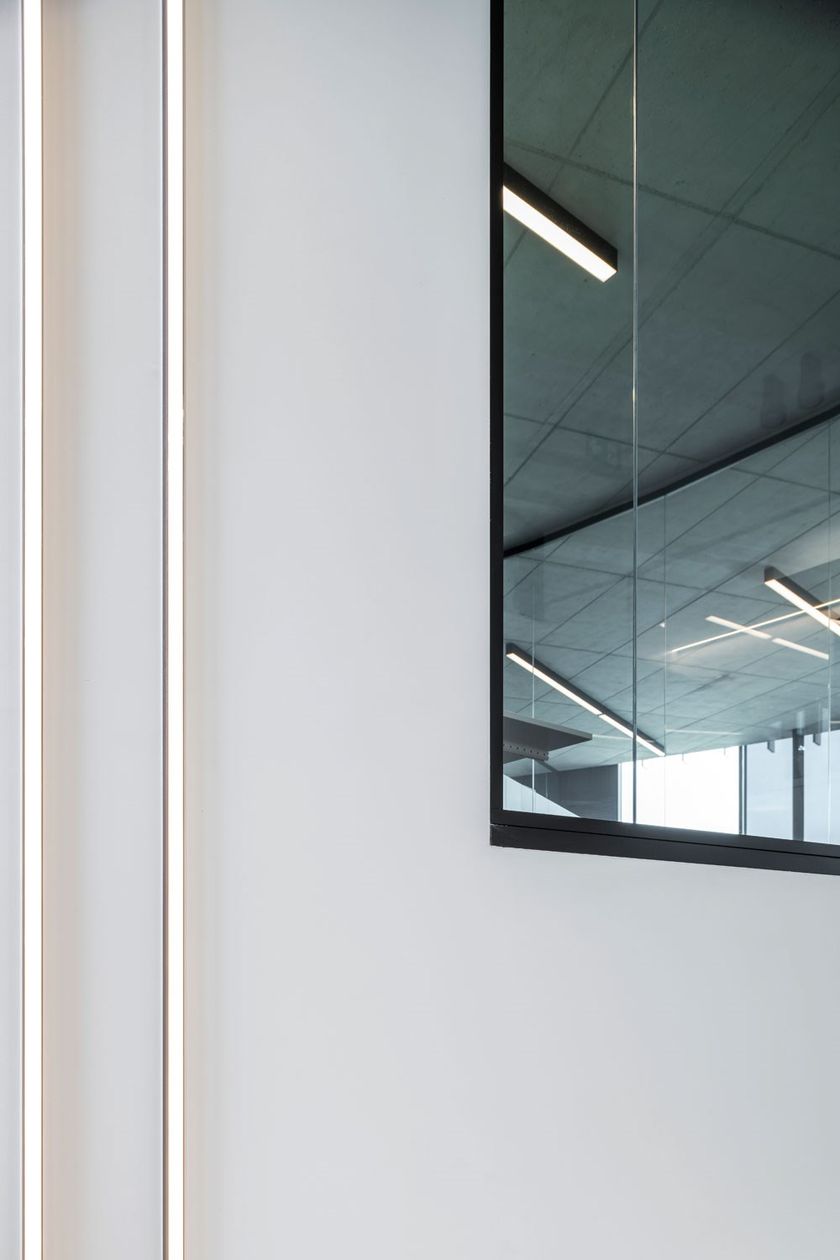 FEMTOLINE 35 FLUSH HE DOWN-UP linear lighting profile By Delta Light