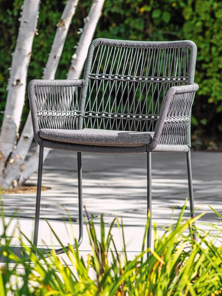 FILO | Chair with armrests By FISCHER MÖBEL