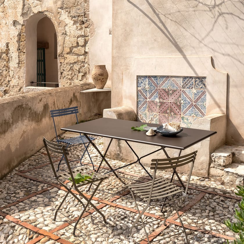 FLOWER Folding metal dining table By Ethimo