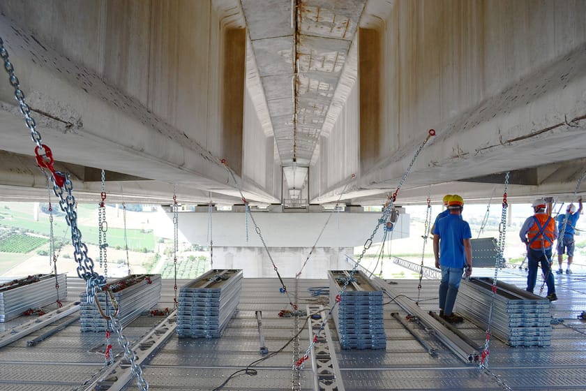 Ponteggio su struttura sospesa FLYDECK - Pilosio