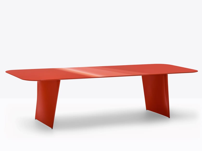 FRANK Table By Pedrali | design Robin Rizzini