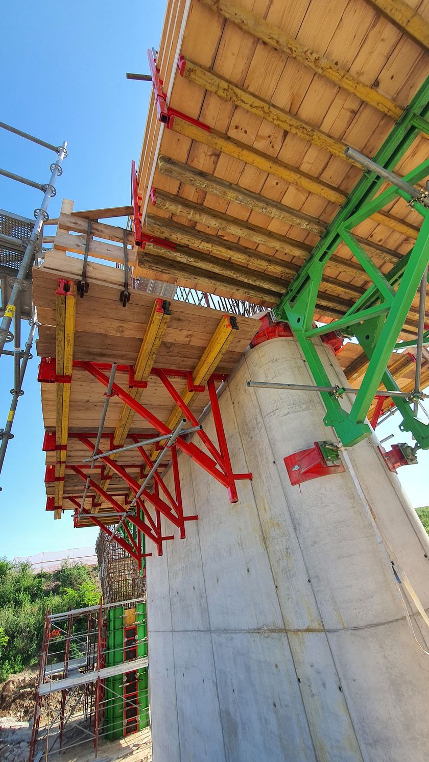 UCB - CLIMBING BRACKETS Tubular structure and scaffolding By Faresin ...