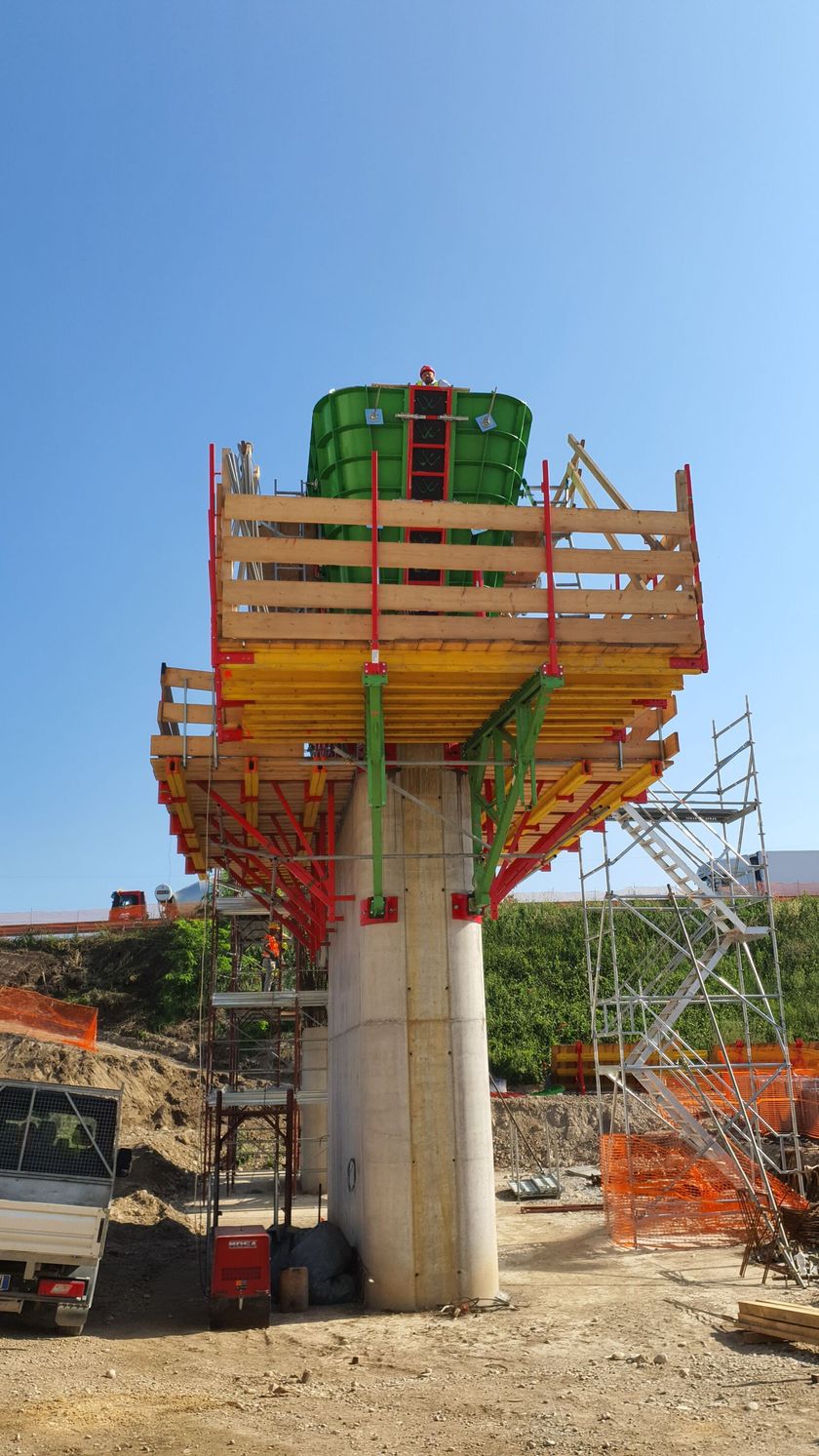 UCB - CLIMBING BRACKETS Tubular structure and scaffolding By Faresin ...