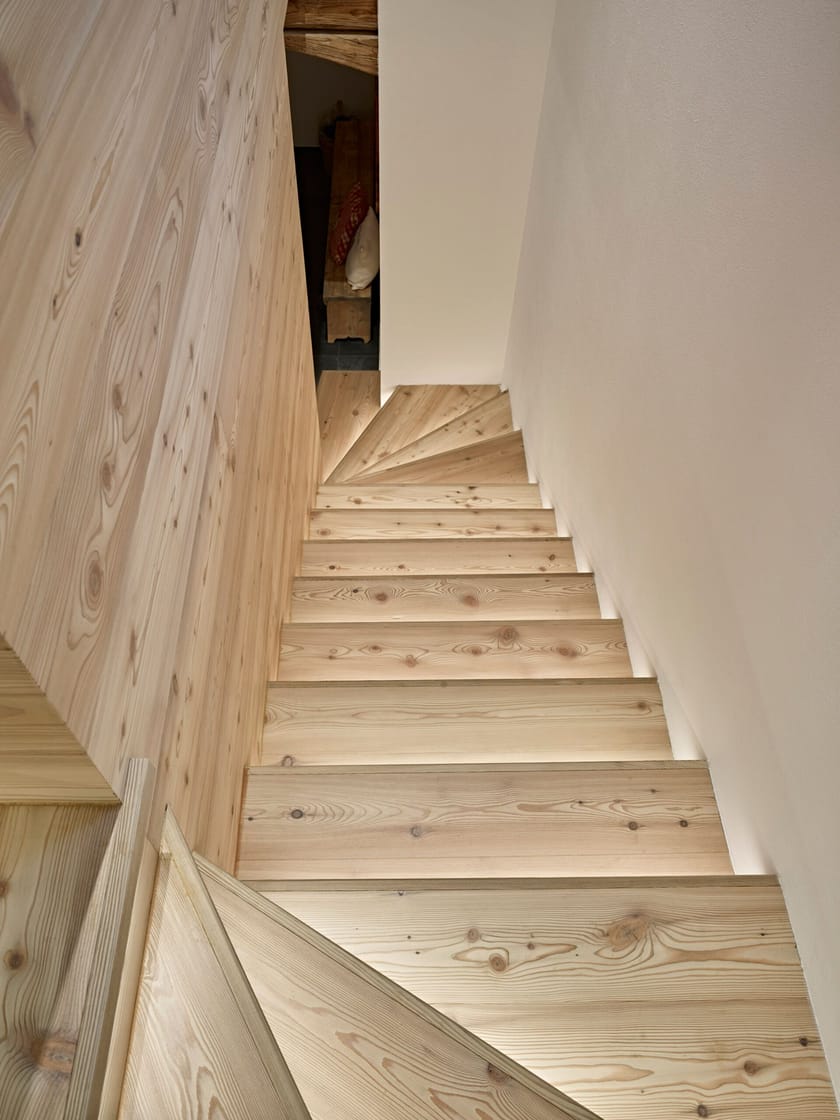 STAIR WITH SQUARED NOSING Three-crossed-layers wooden covering By ...
