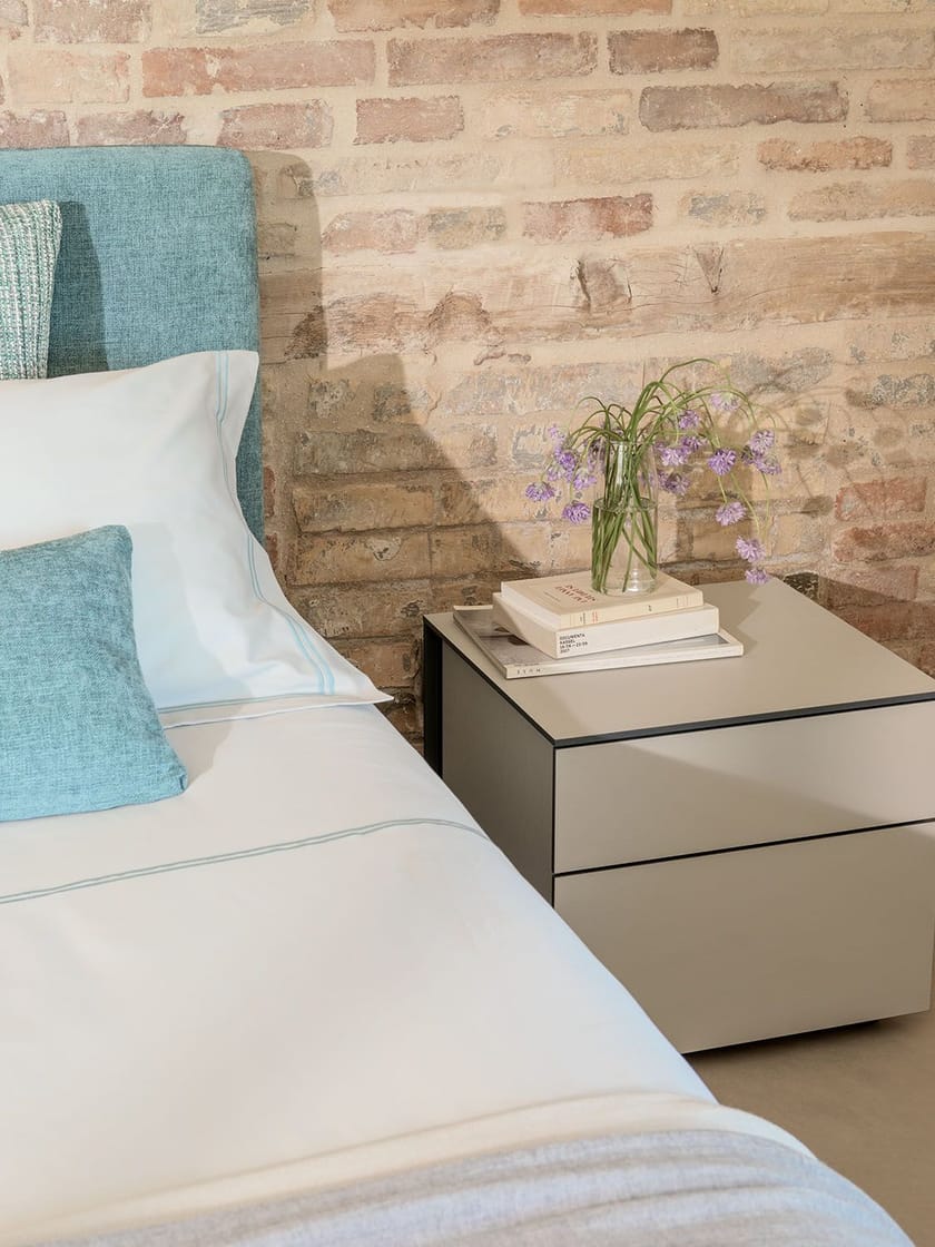 JUTA 床头柜 By Flou