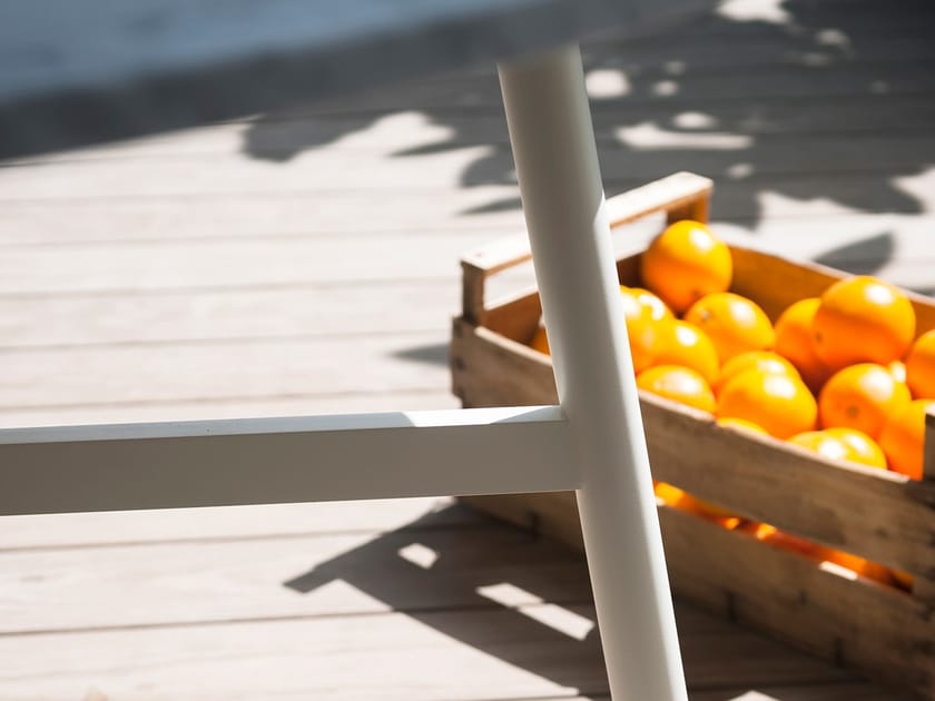 GAMMA Round garden table By RODA