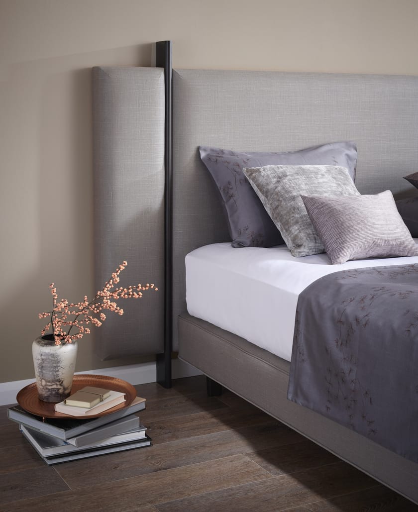 Cabeceira alta estofada de madeira GATE By Vispring design Staffan Tollgard