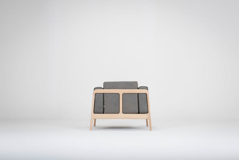 FAWN Leather armchair with armrests By GAZZDA | design Salih Teskeredzic