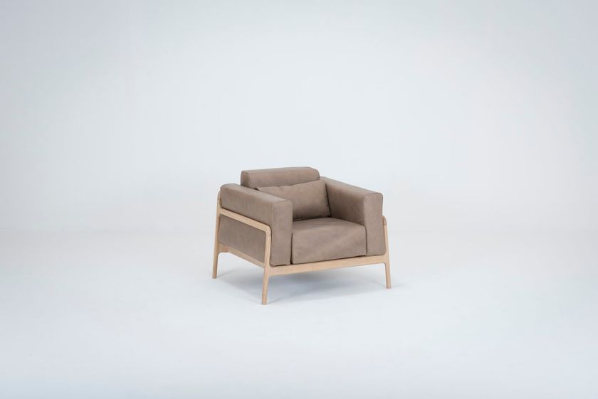 FAWN Leather armchair with armrests By GAZZDA | design Salih Teskeredzic